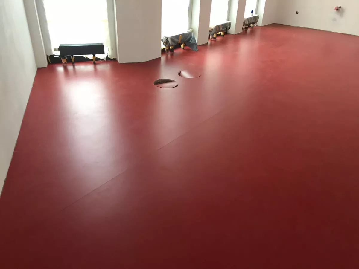 Projektbeispiel rotes Linoleum verlegen