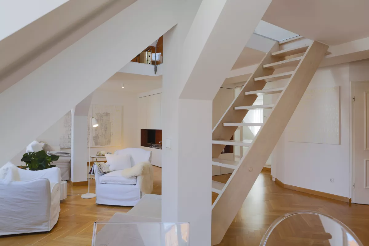 HOME STAGING LOFT MIT EINMALIGEM AUSBLICK