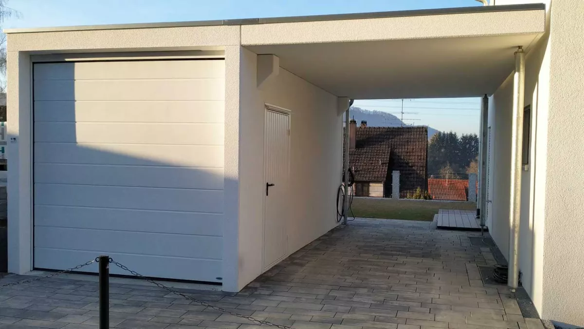Innovative Garage: Eine Einzelgarage mit Carport